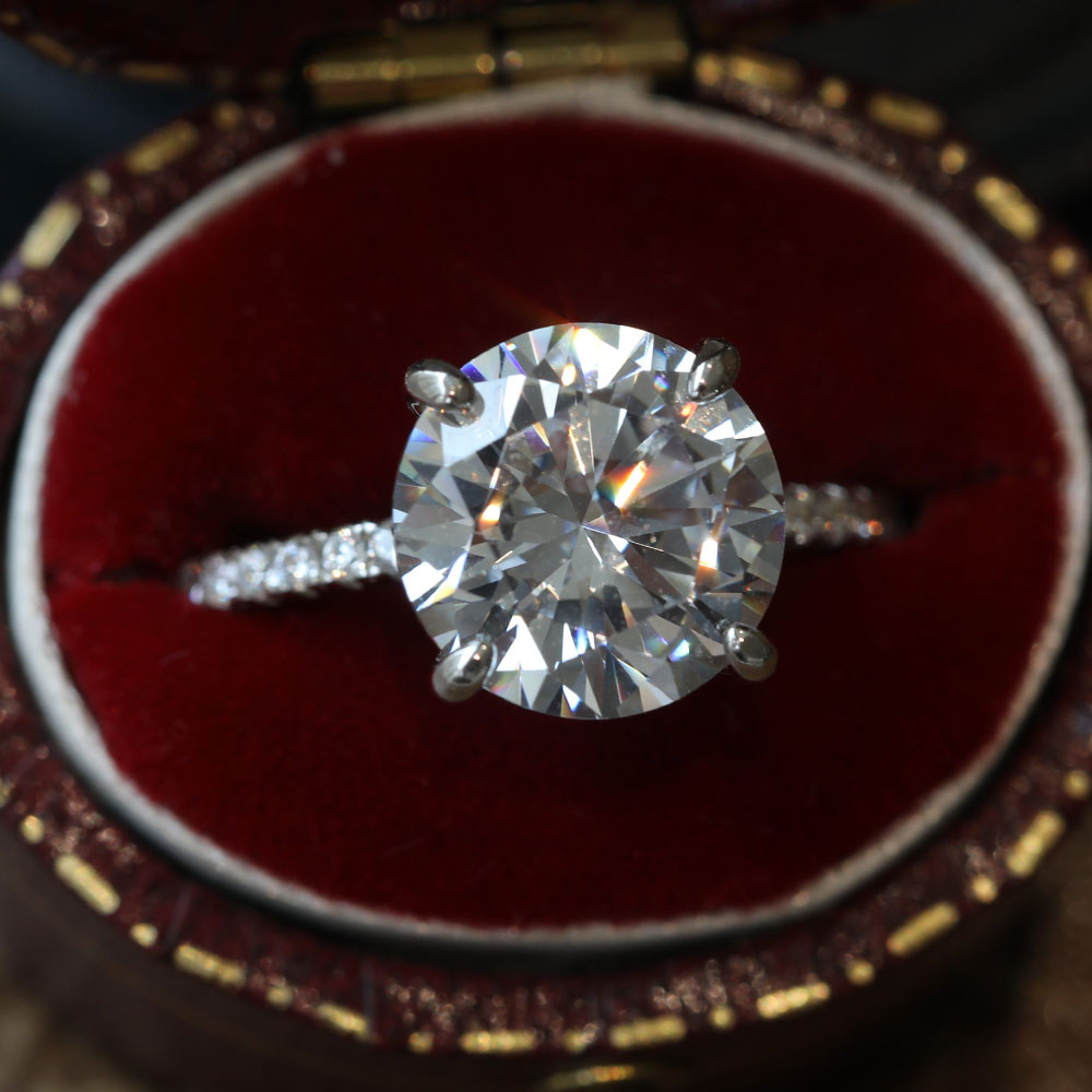 Round Cut Engagement Ring - CASA LARO